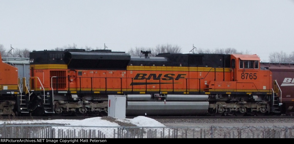 BNSF 8765